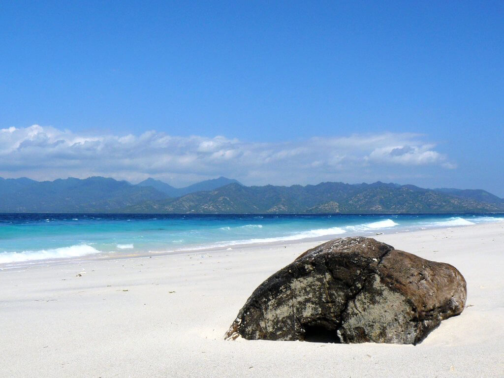 Gili Meno: Tide Times For 1 Year: 2026, 2027 | SeaTemperatu.re